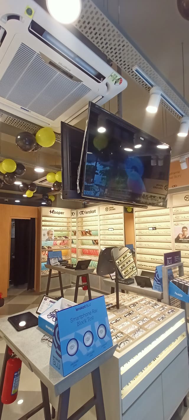 Lenskart : Optician Near Me | Lenskart In IC Colony Borivali West ...