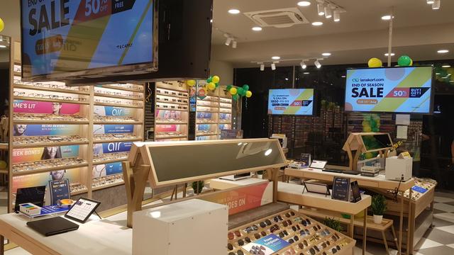 Optician Near me | Lenskart in Flagship Store JM Road, Pune ...